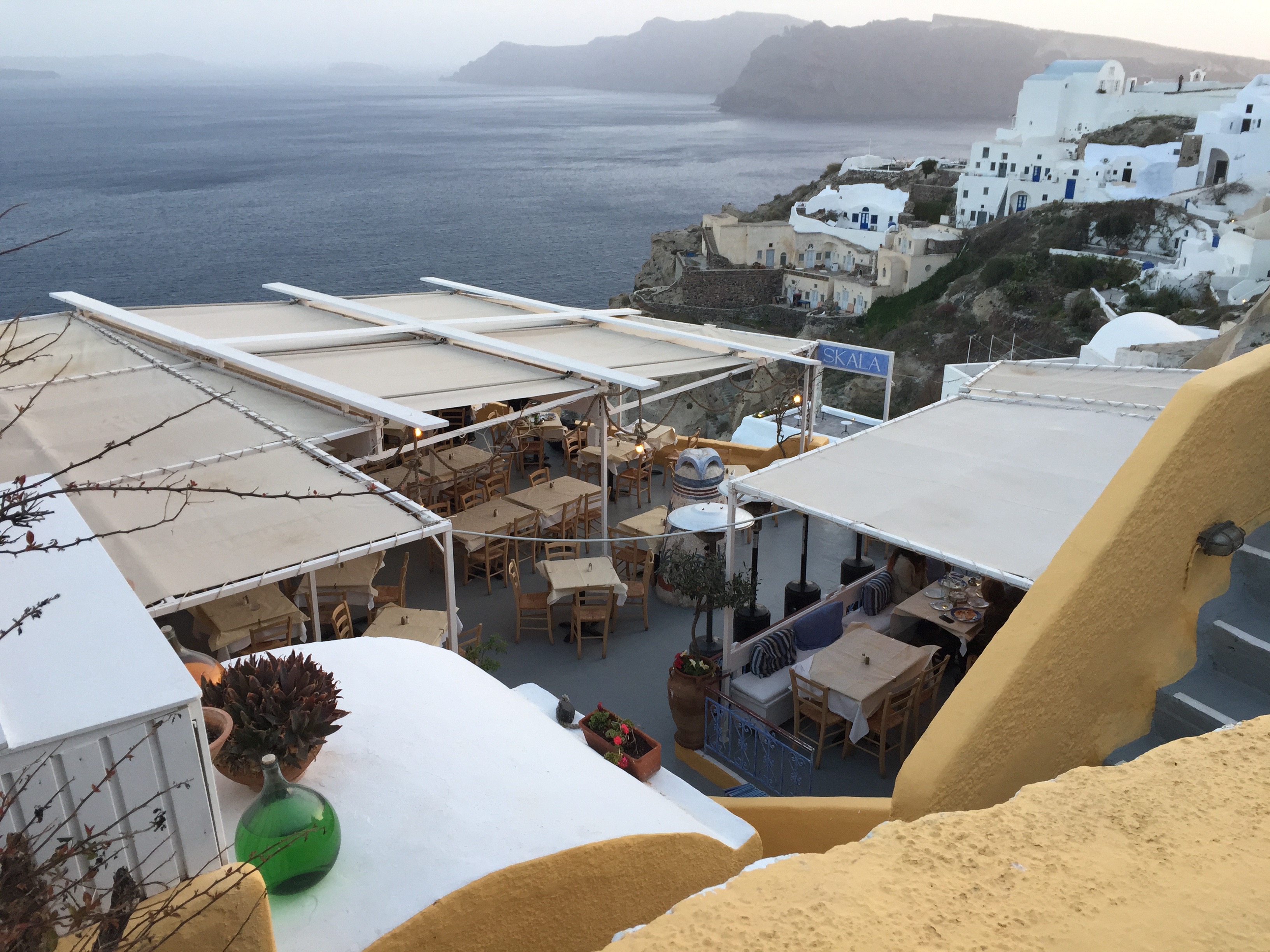 Skala, Oia, Santorini, Greece | The Finicky Wanderer
